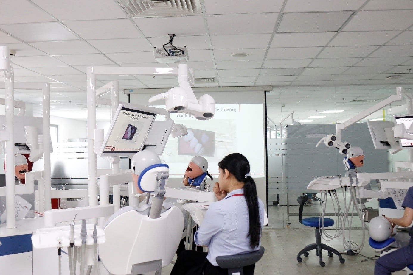 EBS Partner MEDENT & Hong Bang International University - EBS Euchner Deutschland