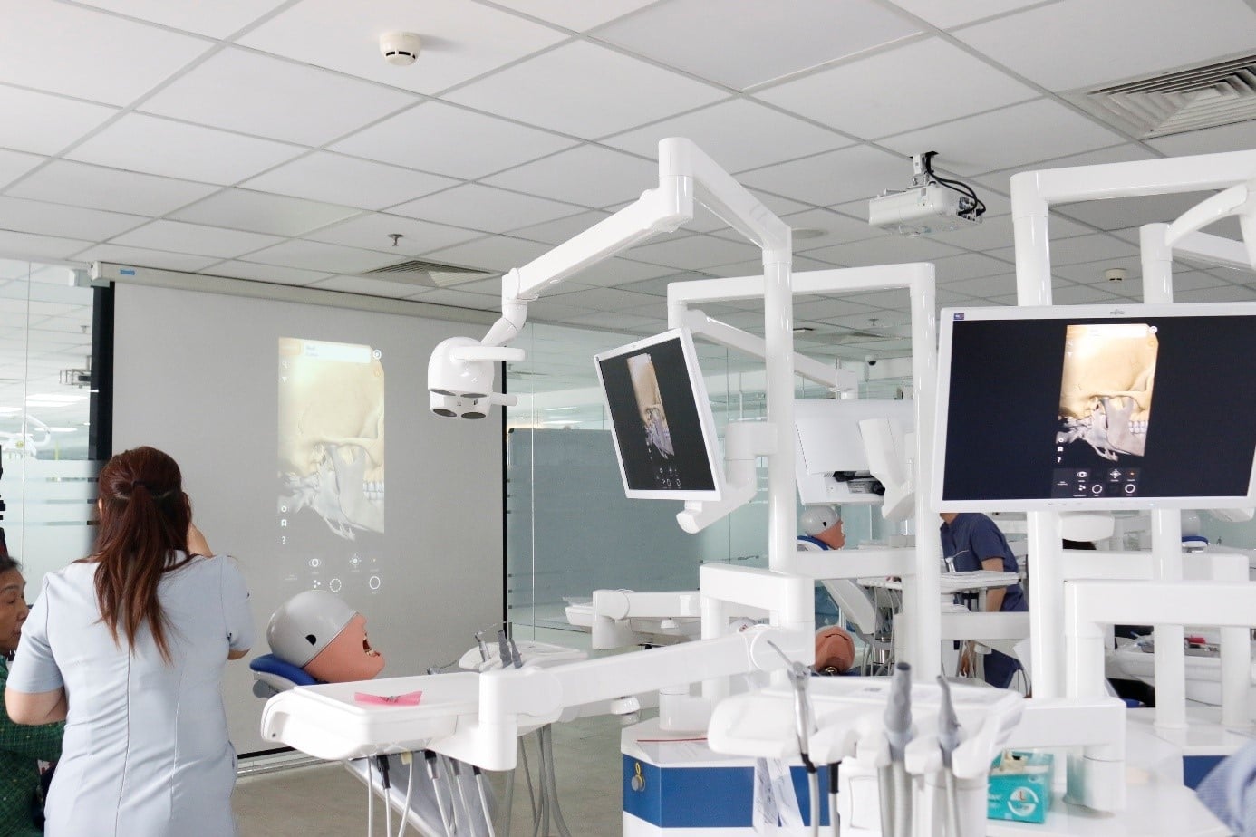 EBS Partner MEDENT & Hong Bang International University - EBS Euchner Deutschland